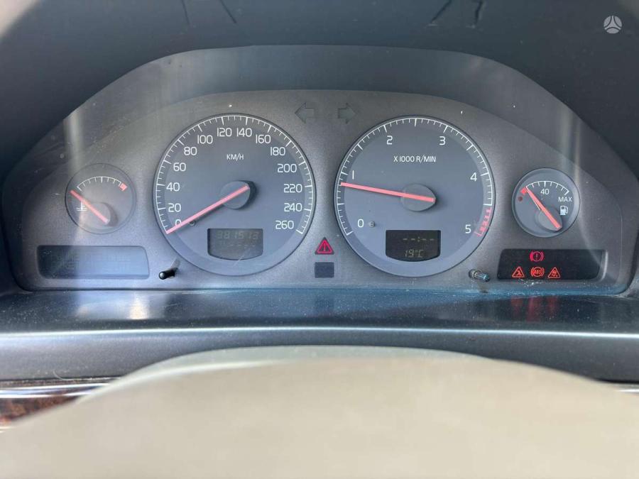 Pelēks Volvo S80 1999 Joniškis, ar dzinēja tilpumu 2.46 L un nobraukumu 389 tūkst. km par 580 €, foto 12 vietnē AUTOMOTO.COM.LV