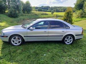 Pelēks Volvo S80 1999 Valka, ar dzinēja tilpumu 2.40 L un nobraukumu 350 tūkst. km par 1300 €, foto  vietnē AUTOMOTO.COM.LV