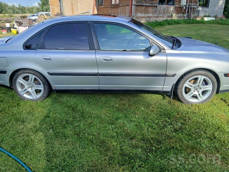 Grey Volvo S80 1999 in Valka, with an engine capacity of 2.40 L and mileage of 350 thousand km for 1300 €, photo 3 on AUTOMOTO.COM.LV