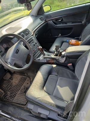 Grey Volvo S80 1999 in Valka, with an engine capacity of 2.40 L and mileage of 350 thousand km for 1300 €, photo 6 on AUTOMOTO.COM.LV