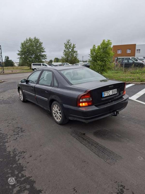 Grey Volvo S80 1999 in Utena, with an engine capacity of 2.50 L and mileage of 287 thousand km for 1600 €, photo 5 on AUTOMOTO.COM.LV