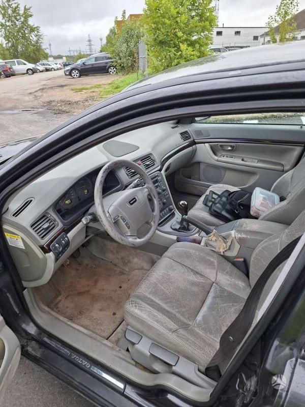 Grey Volvo S80 1999 in Utena, with an engine capacity of 2.50 L and mileage of 287 thousand km for 1600 €, photo 6 on AUTOMOTO.COM.LV