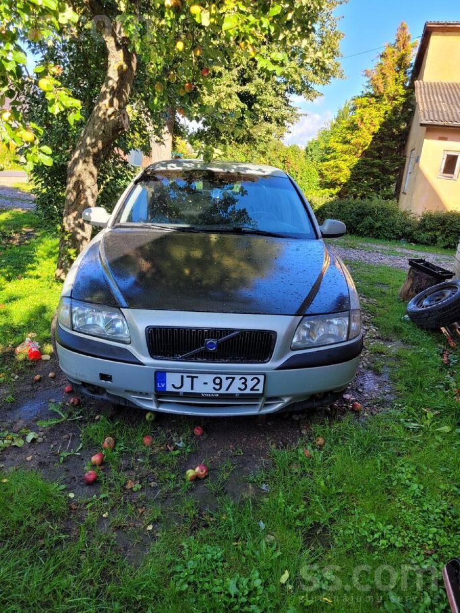 Grey Volvo S80 1999 in Tukums, with an engine capacity of 2.50 L and mileage of 376 thousand km for 750 €, photo 1 on AUTOMOTO.COM.LV