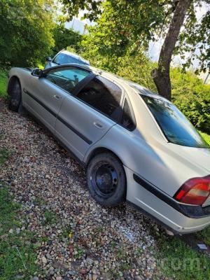 Grey Volvo S80 1999 in Tukums, with an engine capacity of 2.50 L and mileage of 376 thousand km for 750 €, photo 3 on AUTOMOTO.COM.LV