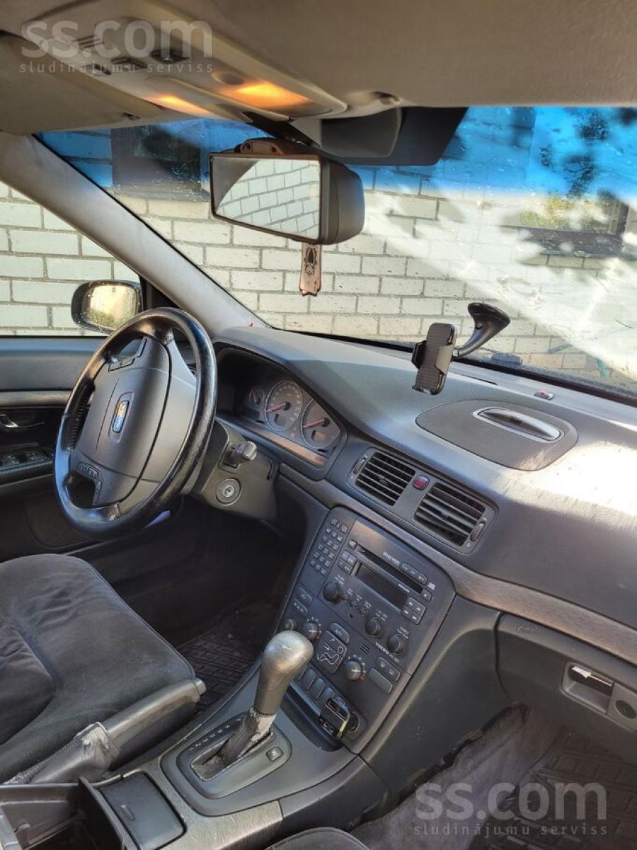 Grey Volvo S80 1999 in Tukums, with an engine capacity of 2.50 L and mileage of 376 thousand km for 750 €, photo 6 on AUTOMOTO.COM.LV