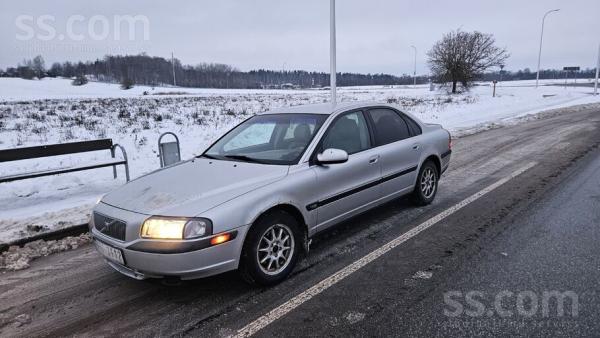 Grey Volvo S80 2000 in Madona, with an engine capacity of 2.40 L and mileage of 0 thousand km for 1300 €, photo 2 on AUTOMOTO.COM.LV