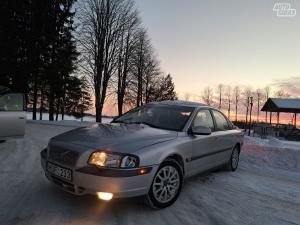 Pelēks Volvo S80 2000 Šilutė, ar dzinēja tilpumu 2.40 L un nobraukumu 322 tūkst. km par 799 €, foto  vietnē AUTOMOTO.COM.LV