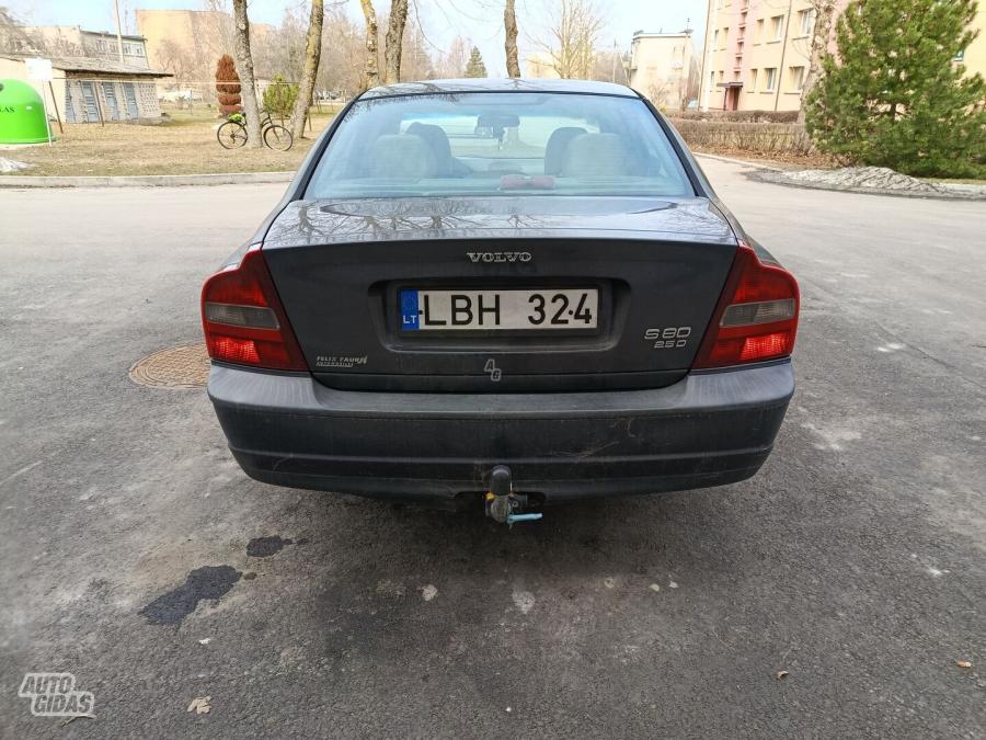 Pelēks Volvo S80 2000 Šauļi, ar dzinēja tilpumu 2.50 L un nobraukumu 404 tūkst. km par 1350 €, foto 4 vietnē AUTOMOTO.COM.LV