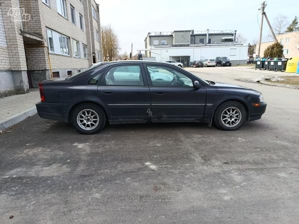 Grey Volvo S80 2000 in Siauliai, with an engine capacity of 2.50 L and mileage of 404 thousand km for 1350 €, photo 6 on AUTOMOTO.COM.LV