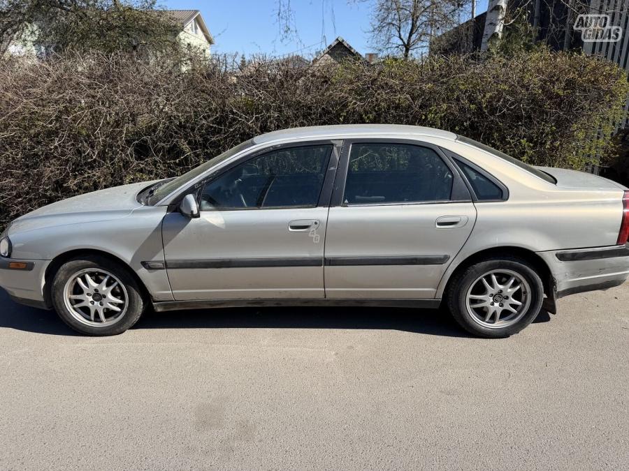 Grey Volvo S80 2000 in Kaunas, with an engine capacity of 2.50 L and mileage of 326 thousand km for 800 €, photo 4 on AUTOMOTO.COM.LV