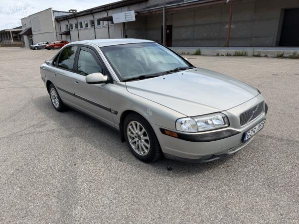 Grey Volvo S80 2000 in Jonava, with an engine capacity of 2.50 L and mileage of 318 thousand km for 900 €, photo 1 on AUTOMOTO.COM.LV