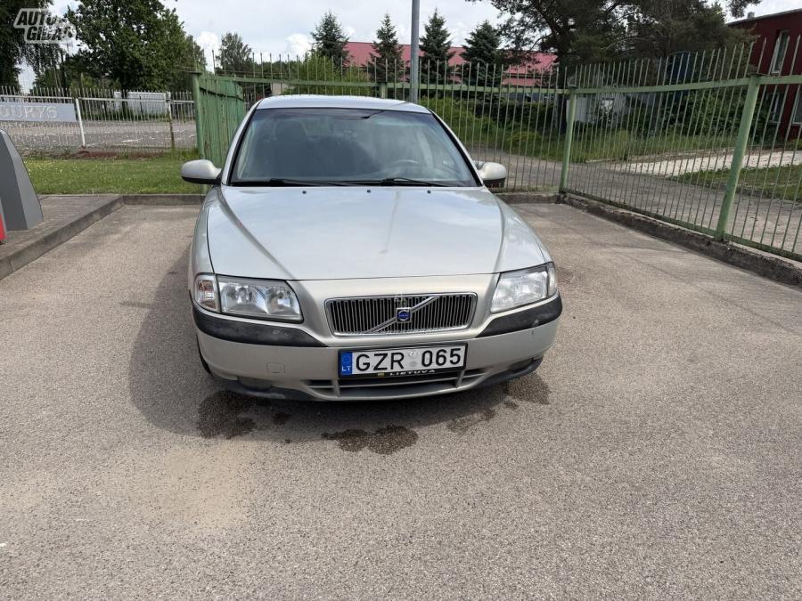 Grey Volvo S80 2000 in Jonava, with an engine capacity of 2.50 L and mileage of 318 thousand km for 900 €, photo 4 on AUTOMOTO.COM.LV