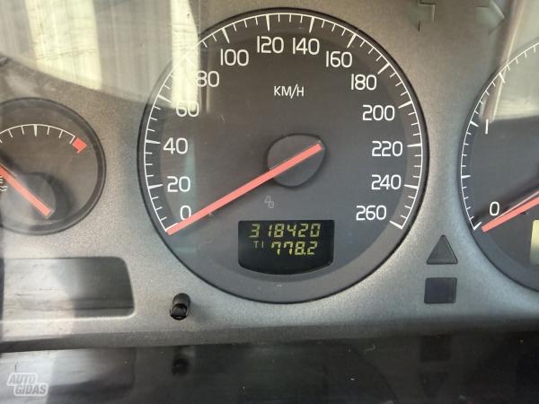 Grey Volvo S80 2000 in Jonava, with an engine capacity of 2.50 L and mileage of 318 thousand km for 900 €, photo 9 on AUTOMOTO.COM.LV