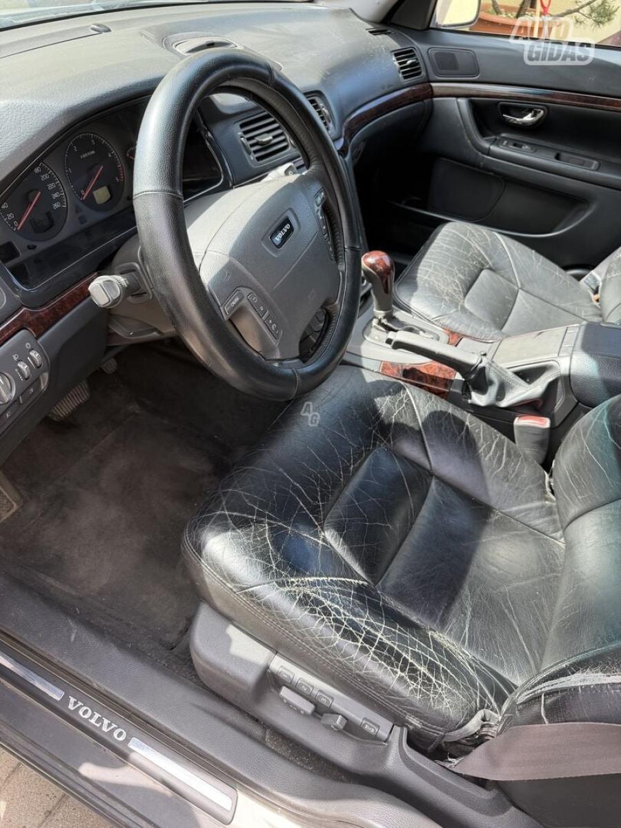 Grey Volvo S80 2000 in Jonava, with an engine capacity of 2.50 L and mileage of 318 thousand km for 900 €, photo 13 on AUTOMOTO.COM.LV