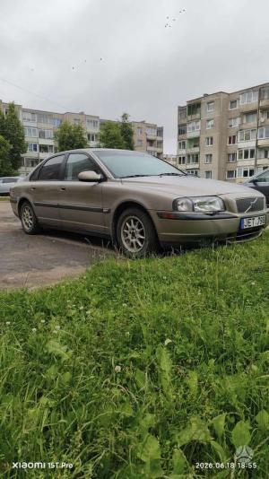 Pelēks Volvo S80 2000 Mažeikiai, ar dzinēja tilpumu 2.44 L un nobraukumu 448 tūkst. km par 450 €, foto  vietnē AUTOMOTO.COM.LV