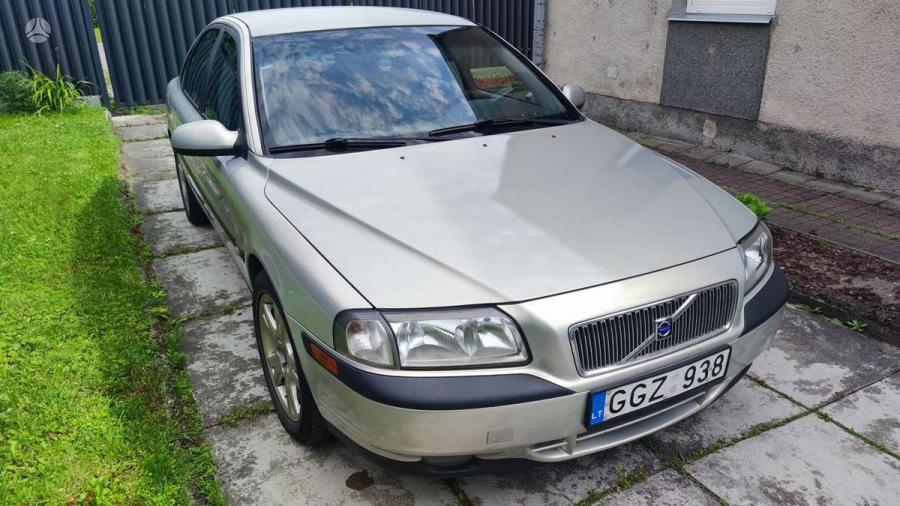 Grey Volvo S80 2000 in Panevezys, with an engine capacity of 1.98 L and mileage of 233 thousand km for 1100 €, photo 3 on AUTOMOTO.COM.LV