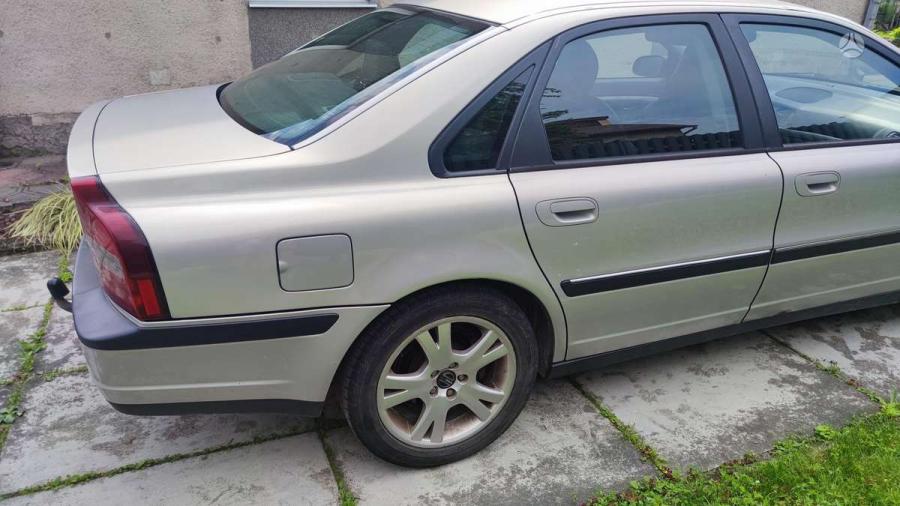 Grey Volvo S80 2000 in Panevezys, with an engine capacity of 1.98 L and mileage of 233 thousand km for 1100 €, photo 5 on AUTOMOTO.COM.LV