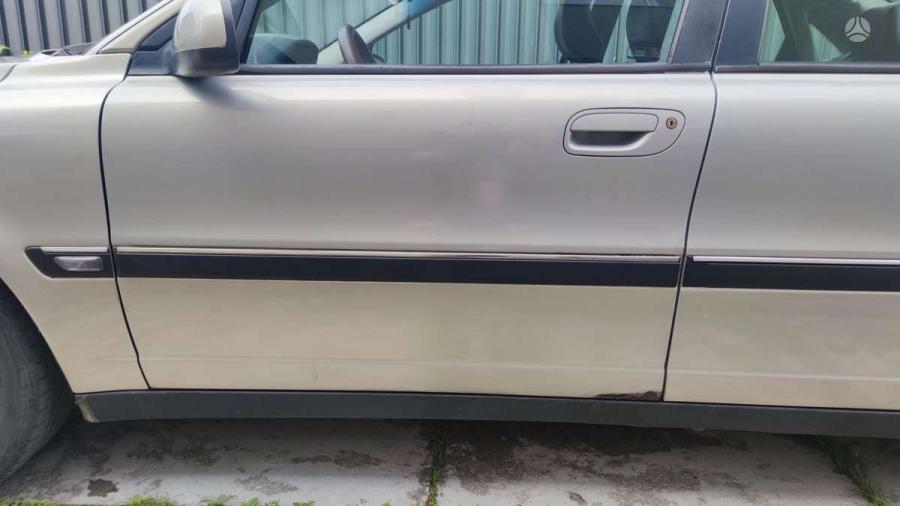 Grey Volvo S80 2000 in Panevezys, with an engine capacity of 1.98 L and mileage of 233 thousand km for 1100 €, photo 7 on AUTOMOTO.COM.LV
