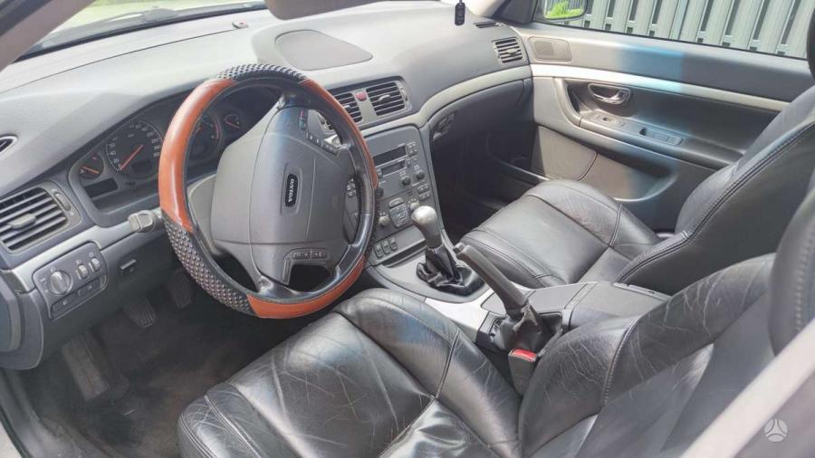 Grey Volvo S80 2000 in Panevezys, with an engine capacity of 1.98 L and mileage of 233 thousand km for 1100 €, photo 8 on AUTOMOTO.COM.LV