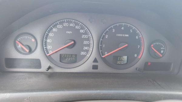 Pelēks Volvo S80 2000 Panevēža, ar dzinēja tilpumu 1.98 L un nobraukumu 233 tūkst. km par 1100 €, foto 8 vietnē AUTOMOTO.COM.LV