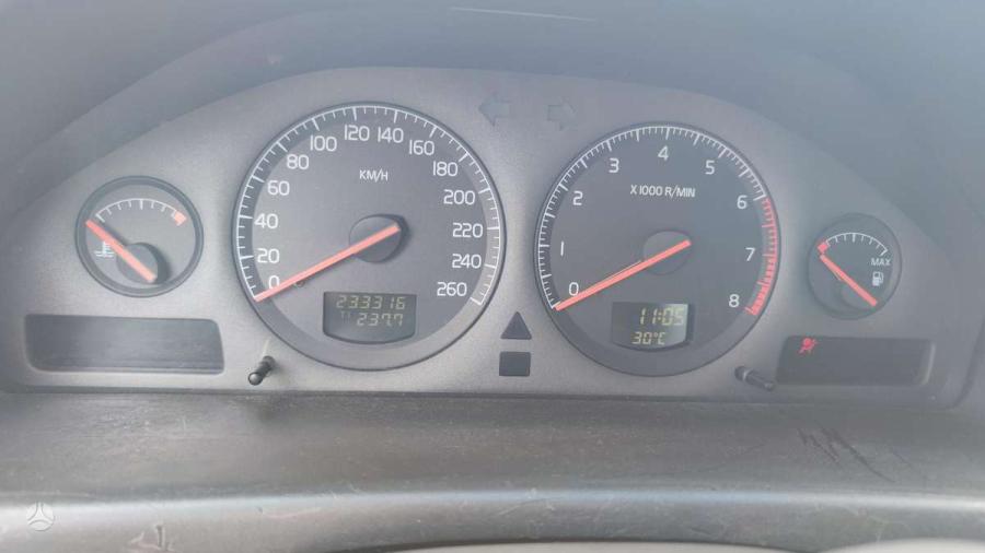 Grey Volvo S80 2000 in Panevezys, with an engine capacity of 1.98 L and mileage of 233 thousand km for 1100 €, photo 9 on AUTOMOTO.COM.LV
