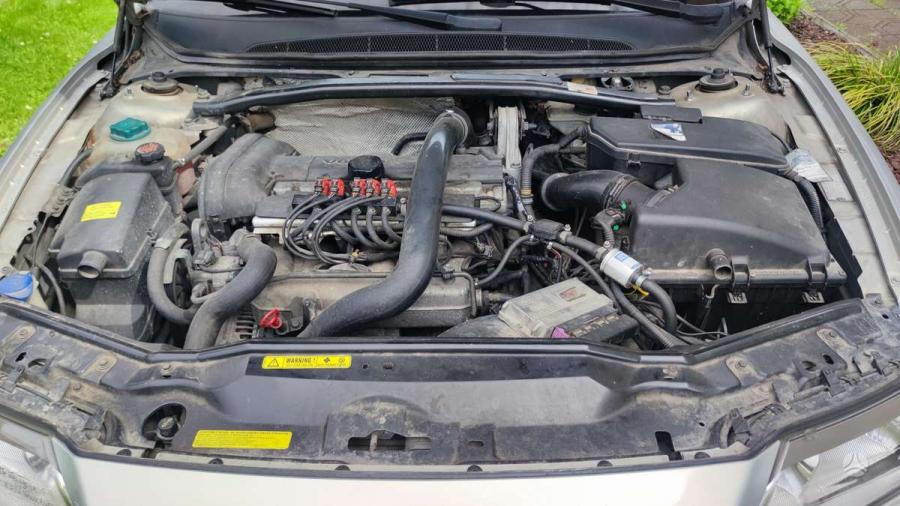 Grey Volvo S80 2000 in Panevezys, with an engine capacity of 1.98 L and mileage of 233 thousand km for 1100 €, photo 12 on AUTOMOTO.COM.LV