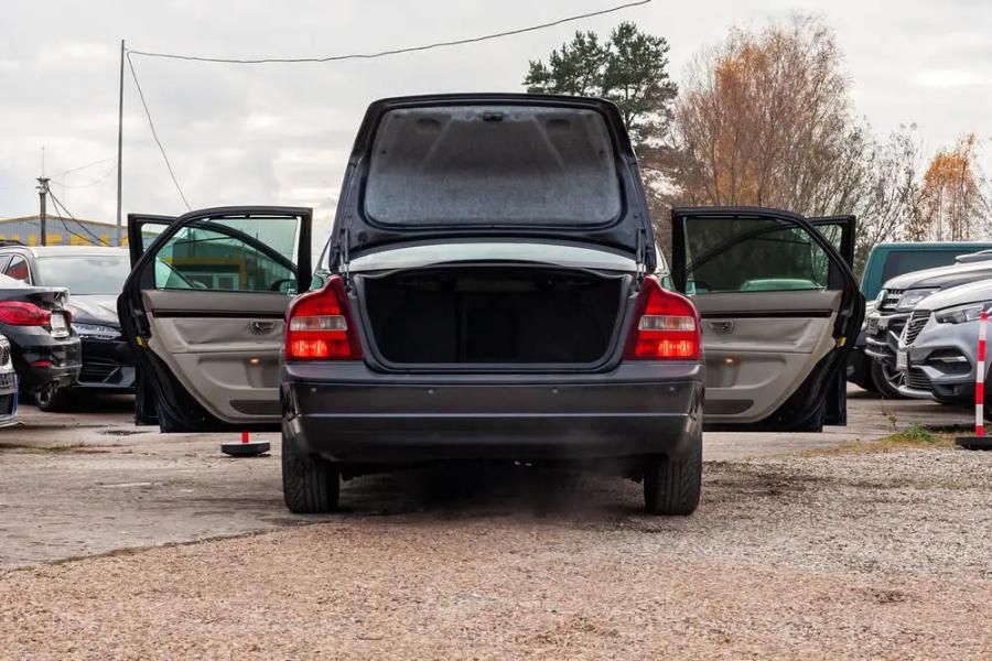 Pelēks Volvo S80 2000 Rīga, ar dzinēja tilpumu 2.40 L un nobraukumu 254 tūkst. km par 2995 €, foto 7 vietnē AUTOMOTO.COM.LV