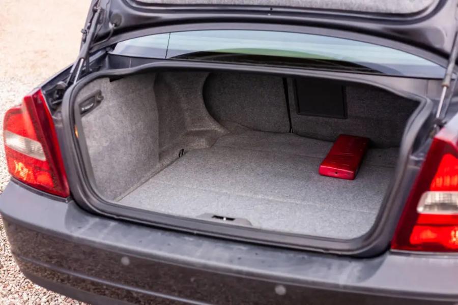 Pelēks Volvo S80 2000 Rīga, ar dzinēja tilpumu 2.40 L un nobraukumu 254 tūkst. km par 2995 €, foto 8 vietnē AUTOMOTO.COM.LV