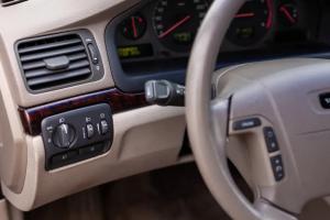 Pelēks Volvo S80 2000 Rīga, ar dzinēja tilpumu 2.40 L un nobraukumu 254 tūkst. km par 2995 €, foto 16 vietnē AUTOMOTO.COM.LV