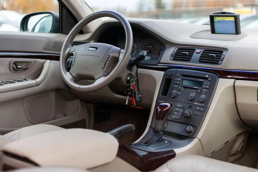 Pelēks Volvo S80 2000 Rīga, ar dzinēja tilpumu 2.40 L un nobraukumu 254 tūkst. km par 2995 €, foto 21 vietnē AUTOMOTO.COM.LV