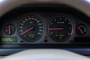 Pelēks Volvo S80 2000 Rīga, ar dzinēja tilpumu 2.40 L un nobraukumu 254 tūkst. km par 2995 €, foto 23 vietnē AUTOMOTO.COM.LV