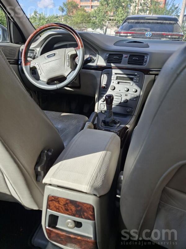 Pelēks Volvo S80 2000 Daugavpils, ar dzinēja tilpumu 2.50 L un nobraukumu 320 tūkst. km par 1750 €, foto 4 vietnē AUTOMOTO.COM.LV