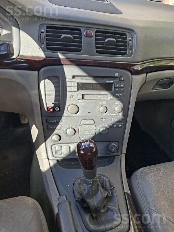 Pelēks Volvo S80 2000 Daugavpils, ar dzinēja tilpumu 2.50 L un nobraukumu 320 tūkst. km par 1750 €, foto 5 vietnē AUTOMOTO.COM.LV