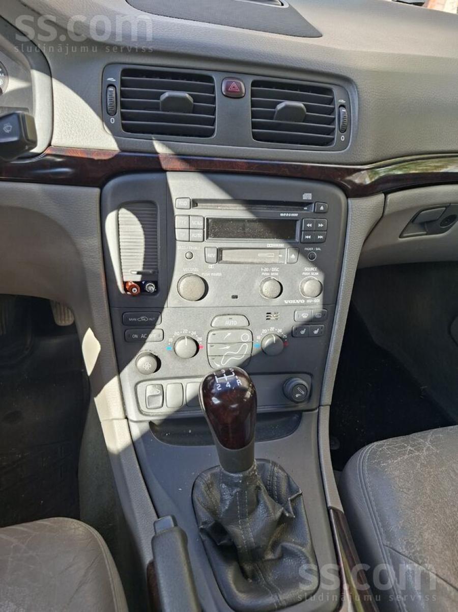 Grey Volvo S80 2000 in Daugavpils, with an engine capacity of 2.50 L and mileage of 320 thousand km for 1750 €, photo 6 on AUTOMOTO.COM.LV