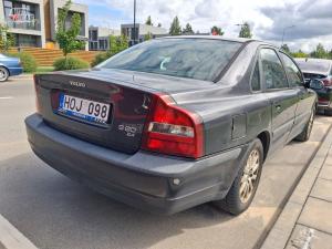 Grey Volvo S80 2000 in Vilnius, with an engine capacity of 2.40 L and mileage of 340 thousand km for 700 €, photo 3 on AUTOMOTO.COM.LV