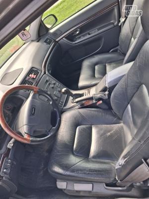 Grey Volvo S80 2000 in Vilnius, with an engine capacity of 2.40 L and mileage of 340 thousand km for 700 €, photo 5 on AUTOMOTO.COM.LV