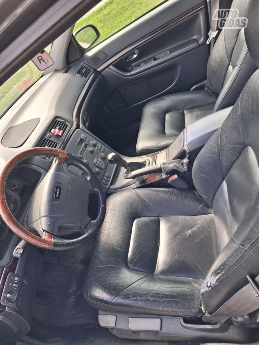 Grey Volvo S80 2000 in Vilnius, with an engine capacity of 2.40 L and mileage of 340 thousand km for 700 €, photo 5 on AUTOMOTO.COM.LV