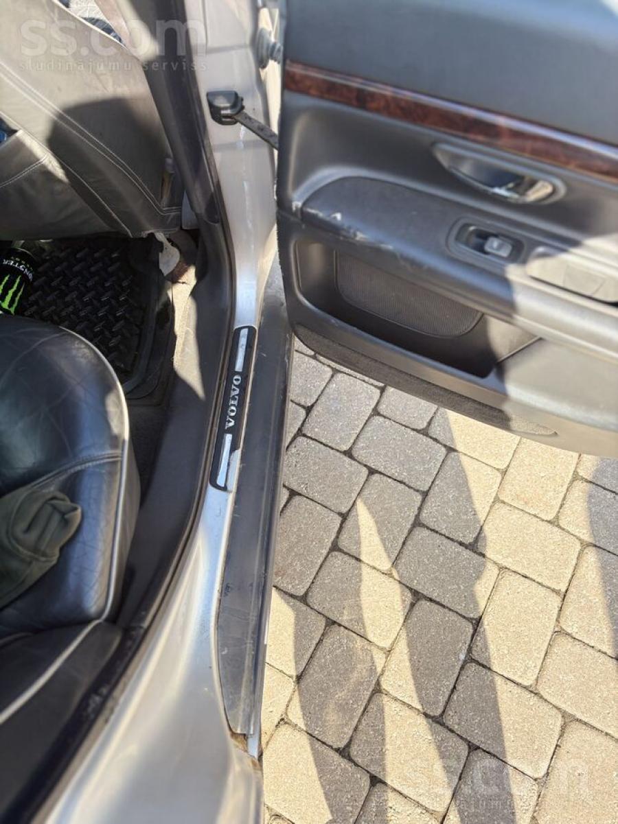 Grey Volvo S80 2000 in Cesis, with an engine capacity of 2.50 L and mileage of 480 thousand km for 1200 €, photo 3 on AUTOMOTO.COM.LV