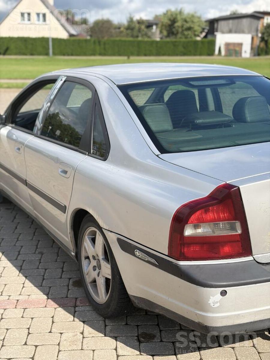 Grey Volvo S80 2000 in Cesis, with an engine capacity of 2.50 L and mileage of 480 thousand km for 1200 €, photo 12 on AUTOMOTO.COM.LV