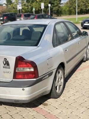 Grey Volvo S80 2000 in Cesis, with an engine capacity of 2.50 L and mileage of 480 thousand km for 1200 €, photo 14 on AUTOMOTO.COM.LV