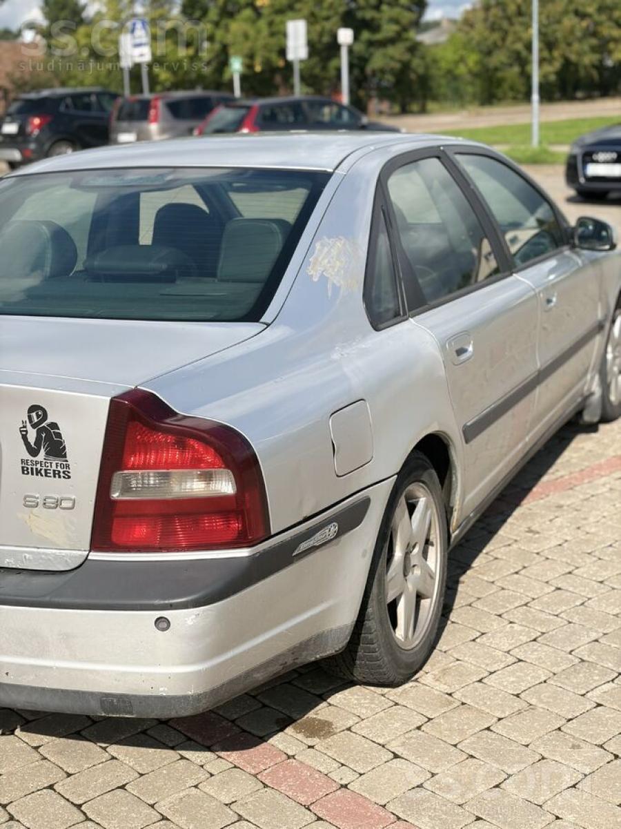 Grey Volvo S80 2000 in Cesis, with an engine capacity of 2.50 L and mileage of 480 thousand km for 1200 €, photo 14 on AUTOMOTO.COM.LV