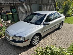 Pelēks Volvo S80 2000 Valmiera, ar dzinēja tilpumu 2.40 L un nobraukumu 250 tūkst. km par 1290 €, foto 3 vietnē AUTOMOTO.COM.LV