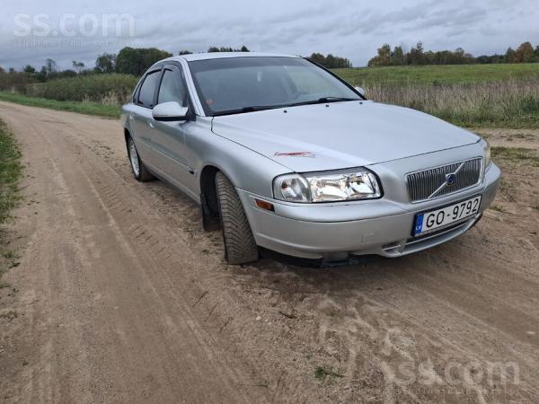 Вольво С80 2000 в Даугавпилс на AUTOMOTO.COM.LV Серый Вольво С80 2000 в Даугавпилс, объемом двигателя 2.40 л и пробегом 299 тыс. км за 1150 €, фото 1 на AUTOMOTO.COM.LV