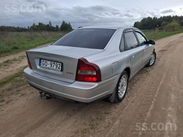 Вольво С80 2000 в Даугавпилс на AUTOMOTO.COM.LV Серый Вольво С80 2000 в Даугавпилс, объемом двигателя 2.40 л и пробегом 299 тыс. км за 1150 €, фото 3 на AUTOMOTO.COM.LV