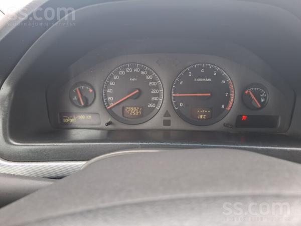 Вольво С80 2000 в Даугавпилс на AUTOMOTO.COM.LV Серый Вольво С80 2000 в Даугавпилс, объемом двигателя 2.40 л и пробегом 299 тыс. км за 1150 €, фото 9 на AUTOMOTO.COM.LV