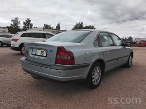 Pelēks Volvo S80 2001 Rīga, ar dzinēja tilpumu 2.40 L un nobraukumu 300 tūkst. km par 1250 €, foto 4 vietnē AUTOMOTO.COM.LV