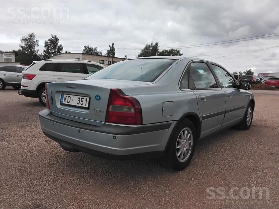 Pelēks Volvo S80 2001 Rīga, ar dzinēja tilpumu 2.40 L un nobraukumu 300 tūkst. km par 1250 €, foto 4 vietnē AUTOMOTO.COM.LV