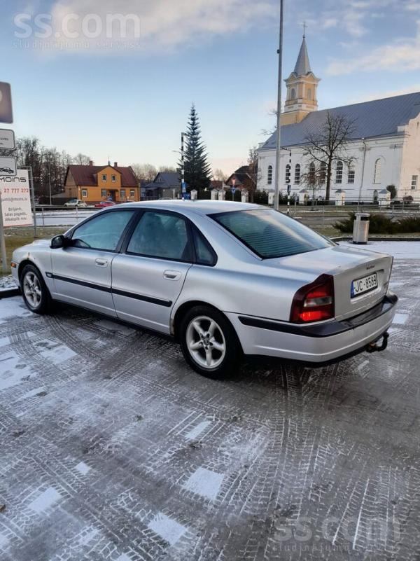 Grey Volvo S80 2001 in Aizkraukle, with an engine capacity of 2.50 L and mileage of 382 thousand km for 950 €, photo 1 on AUTOMOTO.COM.LV