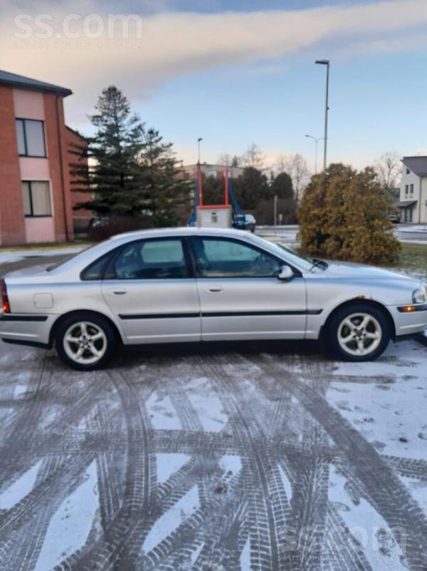 Grey Volvo S80 2001 in Aizkraukle, with an engine capacity of 2.50 L and mileage of 382 thousand km for 950 €, photo 2 on AUTOMOTO.COM.LV