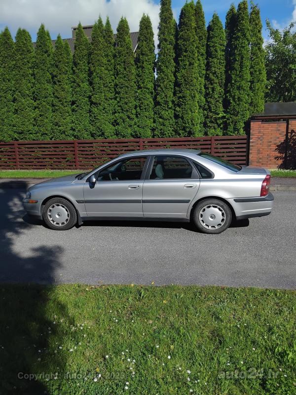 Grey Volvo S80 2001 in Tallinn, with an engine capacity of 2.00 L and mileage of 242 thousand km for 2200 €, photo 1 on AUTOMOTO.COM.LV